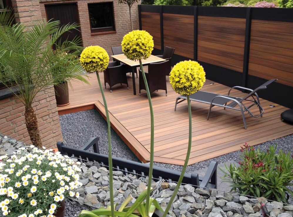 10 ideas inspiradoras para el diseño de jardines con pasto artificial